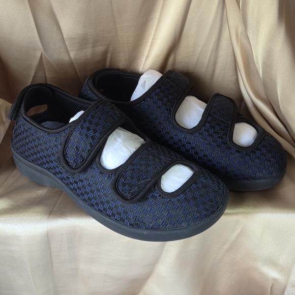 diacomfort | Shoes | Womens Black Velcro Shoes | Poshmark